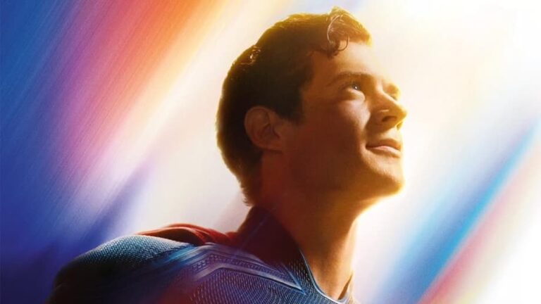 El primer boceto oficial de Superman muestra el diseño final del traje de David Corenswet